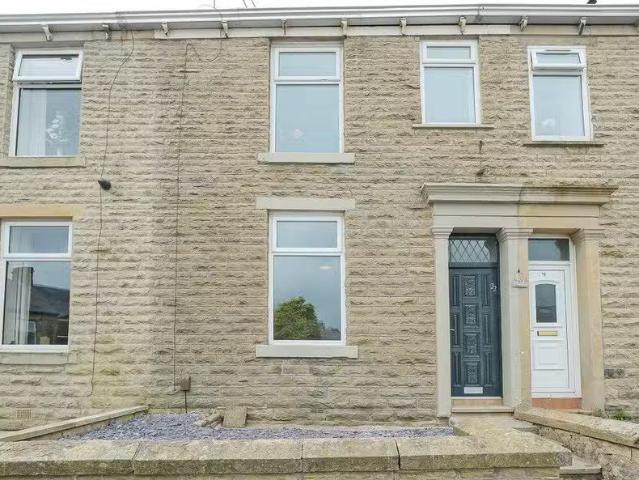 3 bedroom terraced house for sale in Church Street, Oswaldtwis.