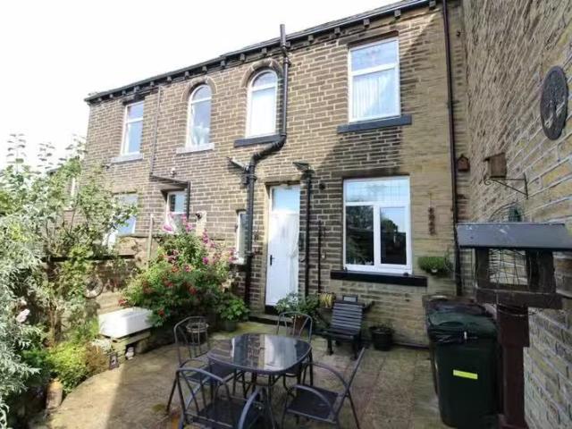 3 bedroom terraced house for sale in Church Street, Oxenhope.