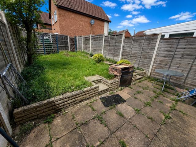 3 bedroom terraced house for sale in Chalkdown, Luton, LU2