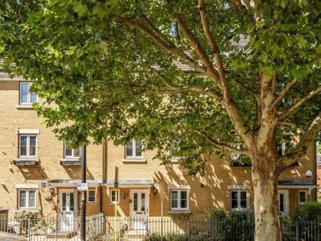 3 bedroom terraced house for sale in Chandler Way, Peckham, London, SE15