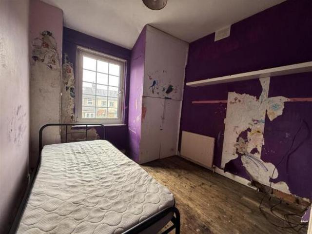 3 bedroom terraced house for sale in Chanterlands Avenue, Hull, HU5