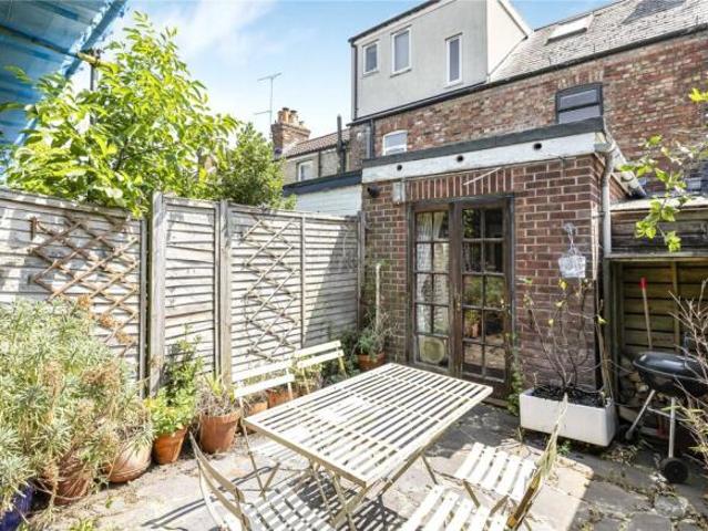 3 bedroom terraced house for sale in Charles Street, East Oxford, OX4