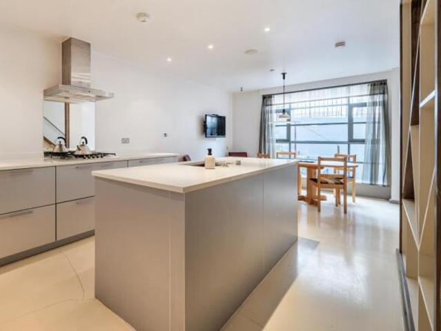 3 bedroom terraced house for sale in Charlotte Street, Brighton, BN2