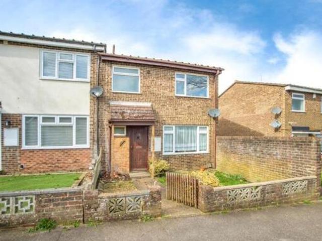 3 Bedroom Terraced House For Sale In Chatham, Kent
