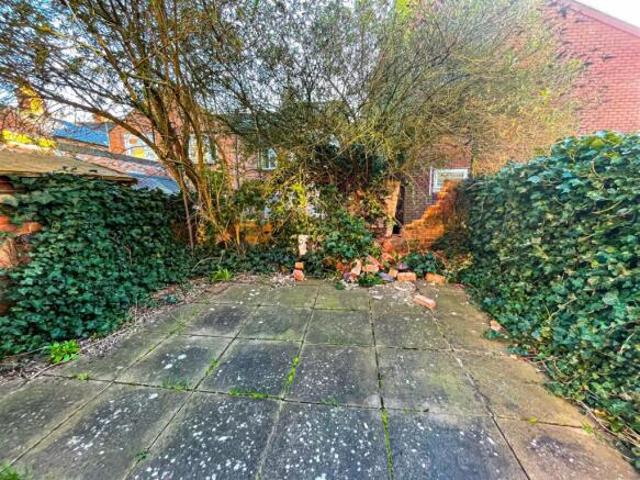 3 bedroom terraced house for sale in Chaucer Street, Stoneygate, Leicester, LE2