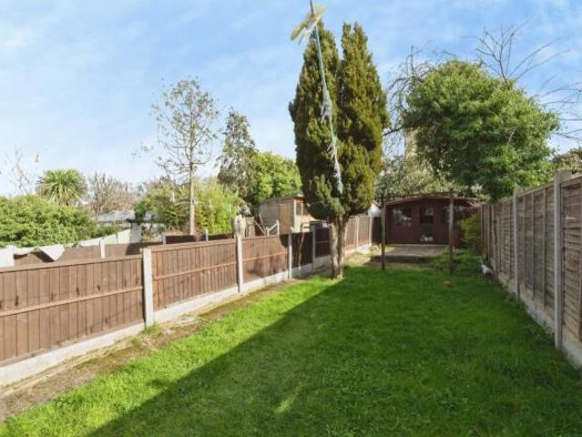 3 bedroom terraced house for sale in Cheriton Avenue, Ilford, IG5