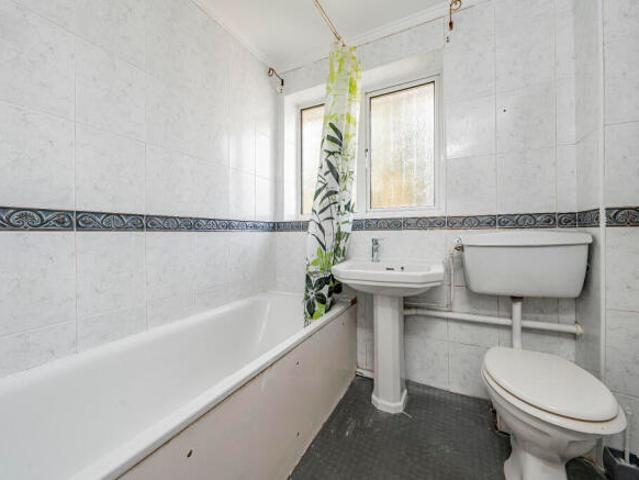 3 bedroom terraced house for sale in Cherry Avenue, SL3