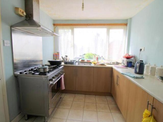 3 bedroom terraced house for sale in Chertsey Close, Luton, LU2