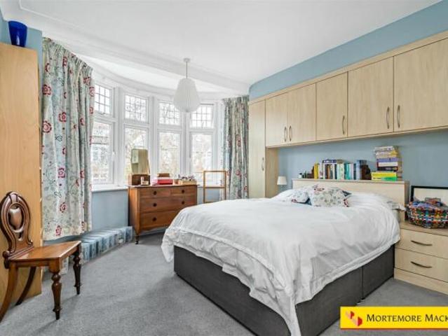 3 bedroom terraced house for sale in Cheyne Walk, London, N21