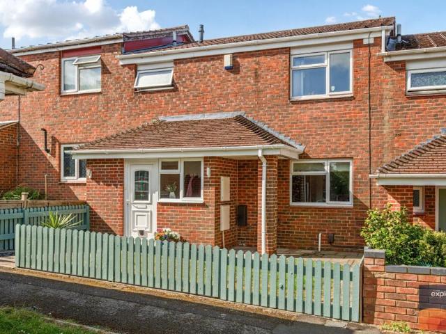 3 bedroom terraced house for sale in Chopin Road, Basingstoke, RG22