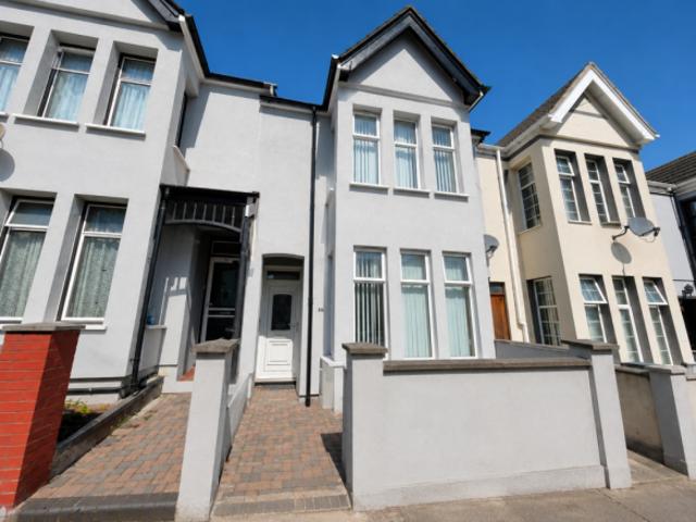 3 bedroom terraced house for sale in Claremont Road, Luton, Bedfordshire, LU4 8LY, LU4