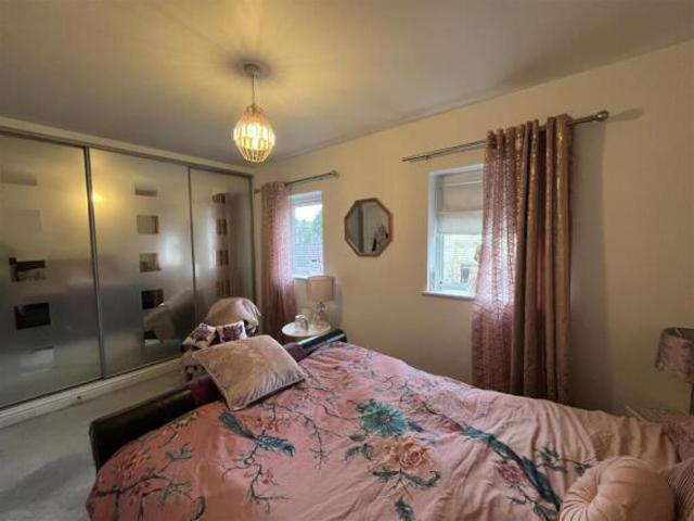 3 bedroom terraced house for sale in Cleckheaton Road, Oakenshaw, Bradford, BD12