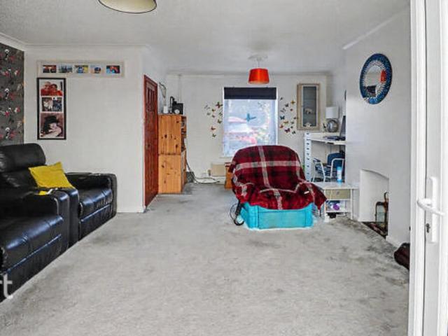 3 bedroom terraced house for sale in Clevedon Road, Luton, LU2
