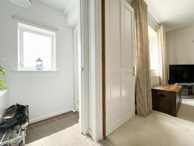 3 bedroom terraced house for sale in Cranwood Drive, Huddersfield, HD5
