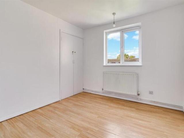 3 bedroom terraced house for sale in Crathern Way, Cambridge, CB4