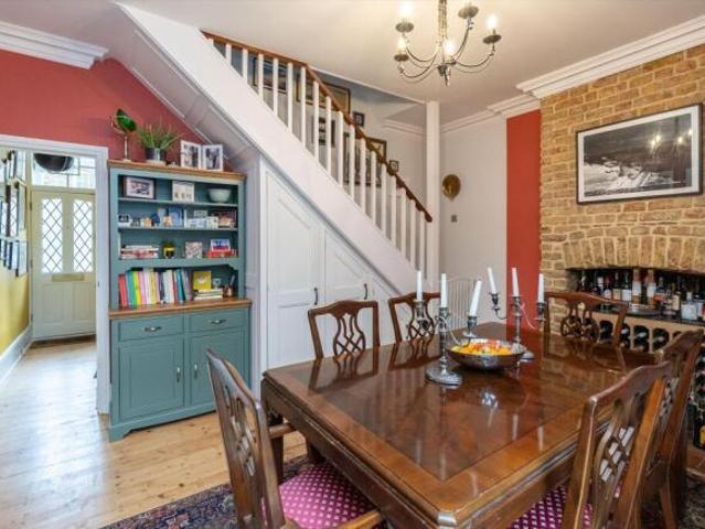 3 bedroom terraced house for sale in Crooked Billet, London, SW19