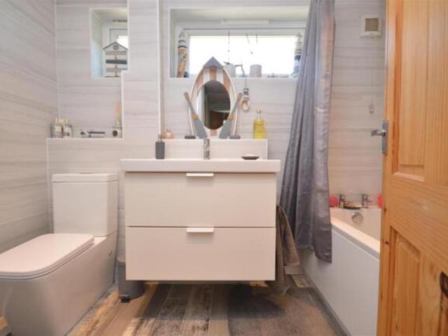 3 bedroom terraced house for sale in Cross Hills Drive, Kippax, Leeds, LS25