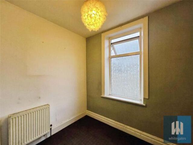3 bedroom terraced house for sale in Cross Lane, Newsome, Huddersfield, HD4