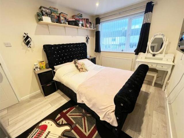 3 bedroom terraced house for sale in Crossley Lane, Huddersfield, HD5