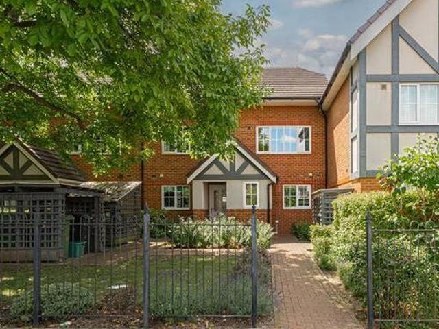 3 bedroom terraced house for sale in Cuddington Avenue Worcester Park KT4