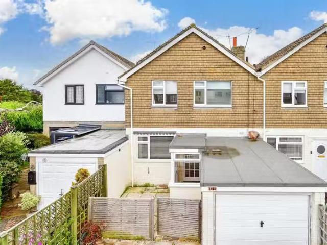 3 bedroom terraced house for sale in Cumberland Road, Angmerin.