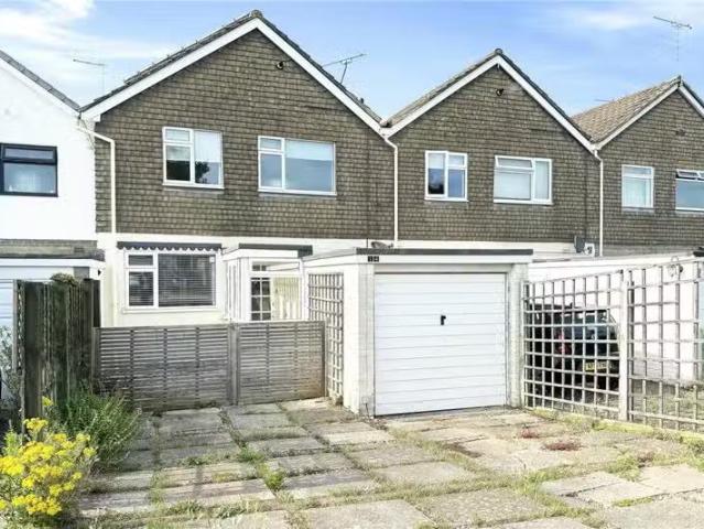 3 bedroom terraced house for sale in Cumberland Road, Angmerin.