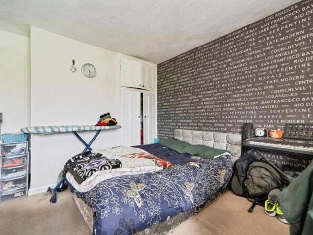 3 bedroom terraced house for sale in Amberton Lane, Leeds, LS8