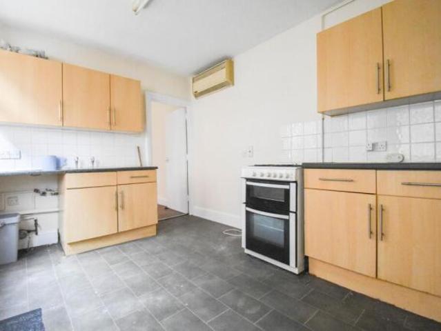 3 bedroom terraced house for sale in Ampthill Road, Bedford, MK42