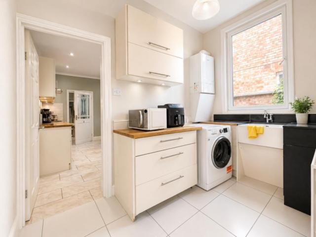 3 bedroom terraced house for sale in Albany Road, Abington, Northampton NN1