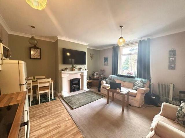 2 bedroom terraced house for sale in Albert Street, Thornton, BD13