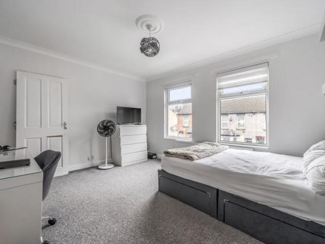 3 bedroom terraced house for sale in Alexandra Road, Slough, SL1