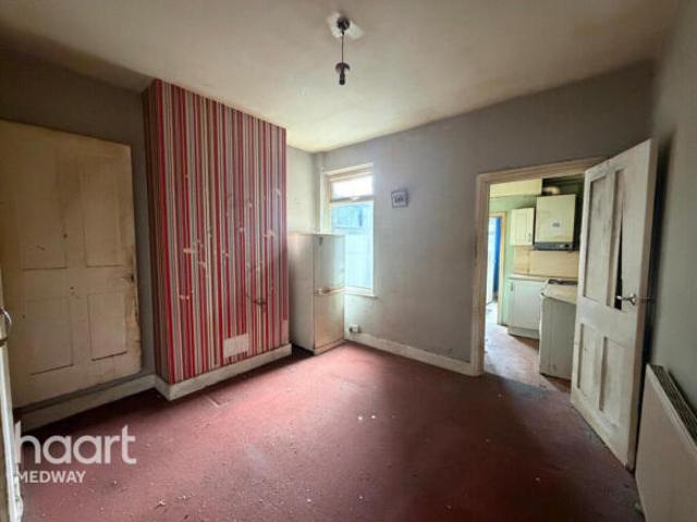 3 bedroom terraced house for sale in All Saints Road, Gravesend, DA11