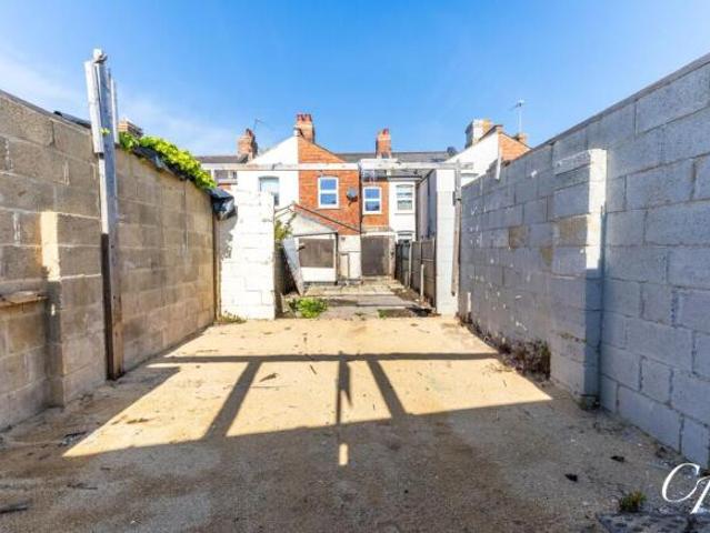 3 bedroom terraced house for sale in Alstone Avenue, Cheltenham, GL51