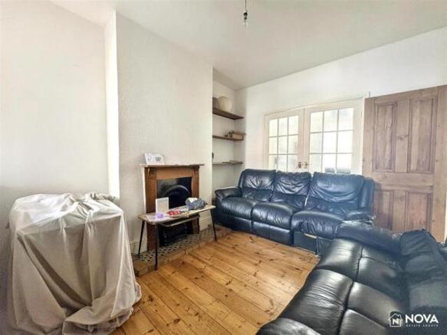 3 bedroom terraced house for sale in Arthur Street, Luton, LU1
