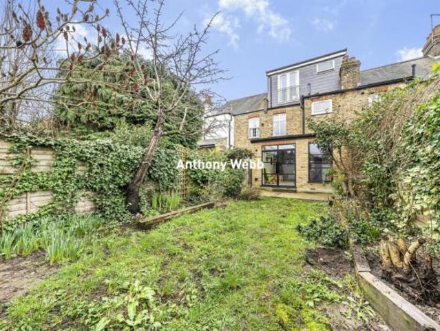 3 bedroom terraced house for sale in Armfield Road, Enfield, EN2