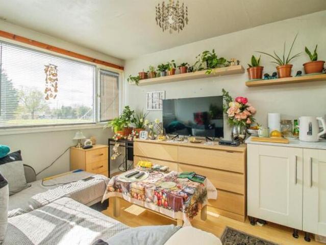 3 bedroom terraced house for sale in Arrow Place, Bletchley, Milton Keynes, MK2