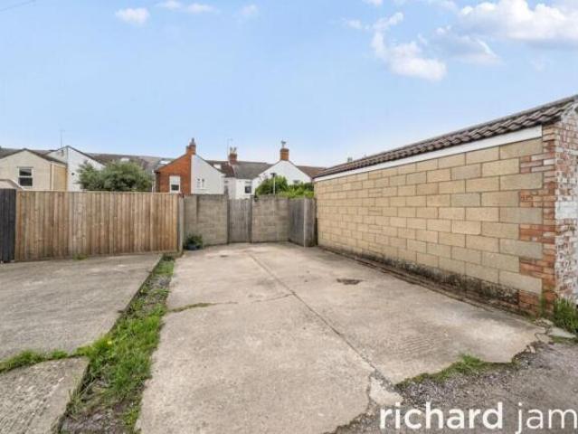 3 bedroom terraced house for sale in Ashford Road, Kingshill, Swindon, SN1