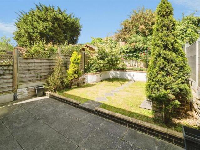 3 bedroom terraced house for sale in Ashingdon Close, Chingford, E4