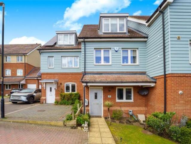 3 bedroom terraced house for sale in Aurora Close, Watford, Hertfordshire, WD25