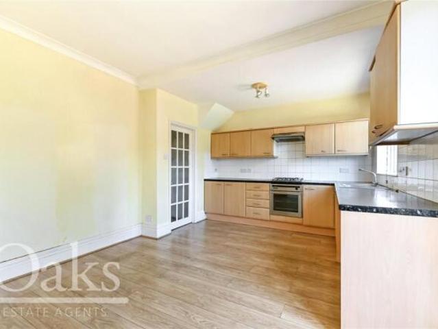 3 bedroom terraced house for sale in Avenue Road, Norbury, SW16