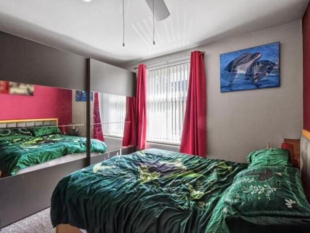 3 bedroom terraced house for sale in Avenue Street, Harrogate, HG2