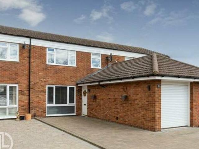 3 bedroom terraced house for sale in Avocet Letchworth Garden City SG6 4TH SG6