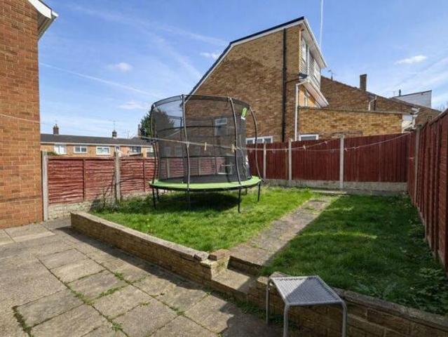 3 bedroom terraced house for sale in Bodmin Road, Luton, LU4