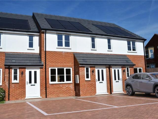 3 bedroom terraced house for sale in Balmoral Road, Queens Park, Northampton, NN2