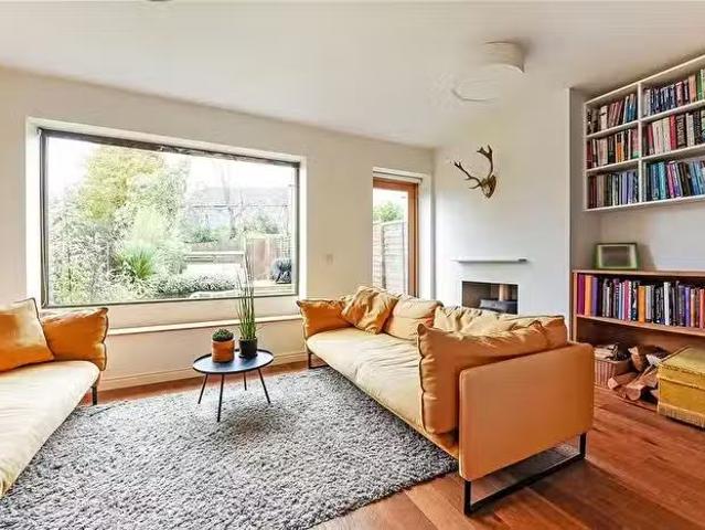 3 Bedroom Terraced House For Sale In Barentin Way, Petersfield.