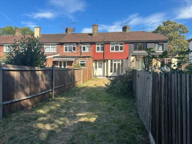3 bedroom terraced house for sale in Barnsbury Crescent, Tolworth, KT5