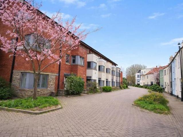 3 bedroom terraced house for sale in Barton Road, Bristol, BS2