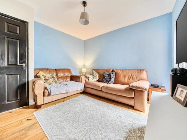 3 bedroom terraced house for sale in Beaconsfield Street, Bedford, MK41