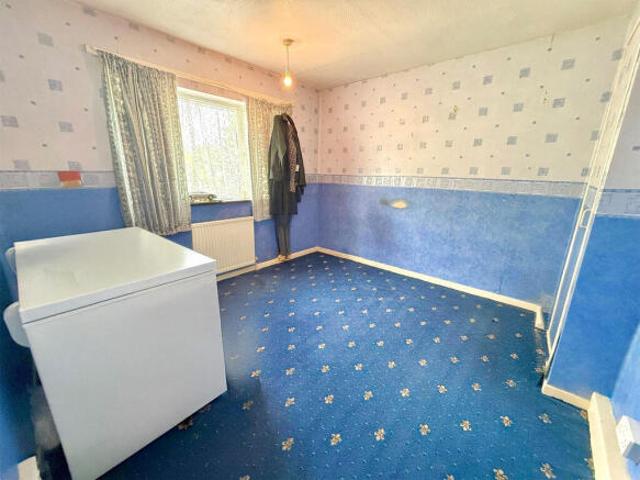 3 bedroom terraced house for sale in Beadlow Road, Luton, LU4