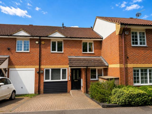3 bedroom terraced house for sale in Bective View, Kingsthorpe, Northampton NN2